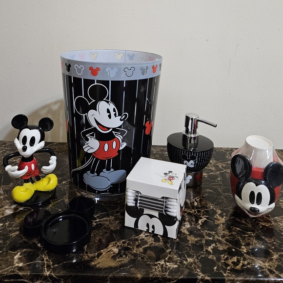 Disney | Bath | Mickey Mouse Soap Dispenser Set | Poshmark